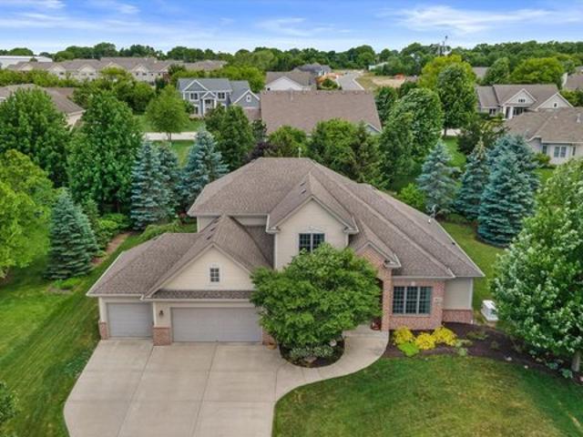 1822 Coach House Ct, Racine, WI 53406