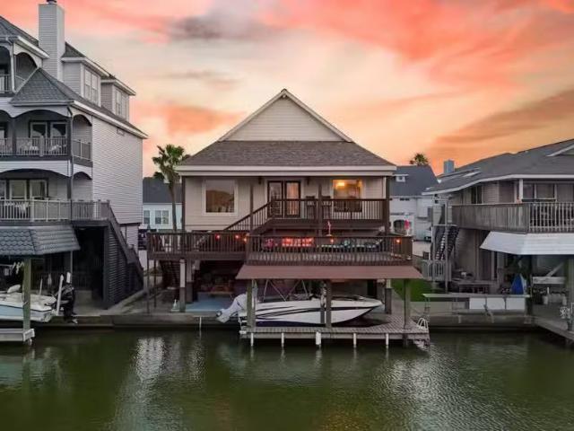 1822 Port O&apos call St, Galveston, TX 77554 MLS 98219495