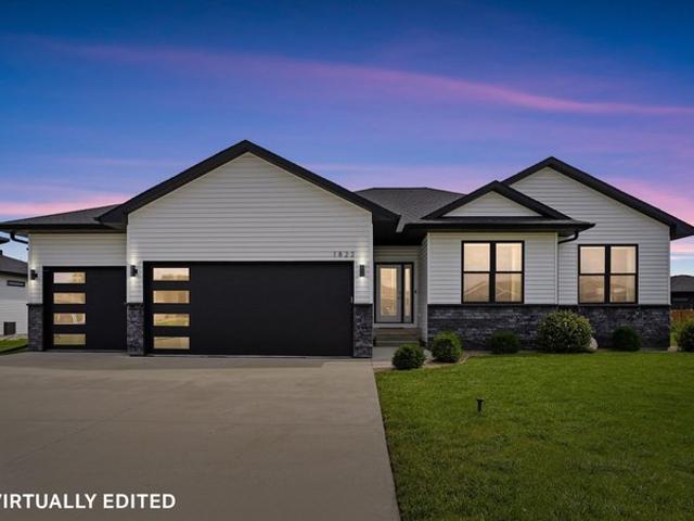 1822 Reese Rd, Cedar Falls, IA 50613