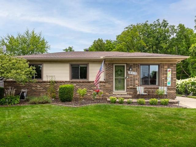18233 Matthew Dr, Clinton Township, MI 48035
