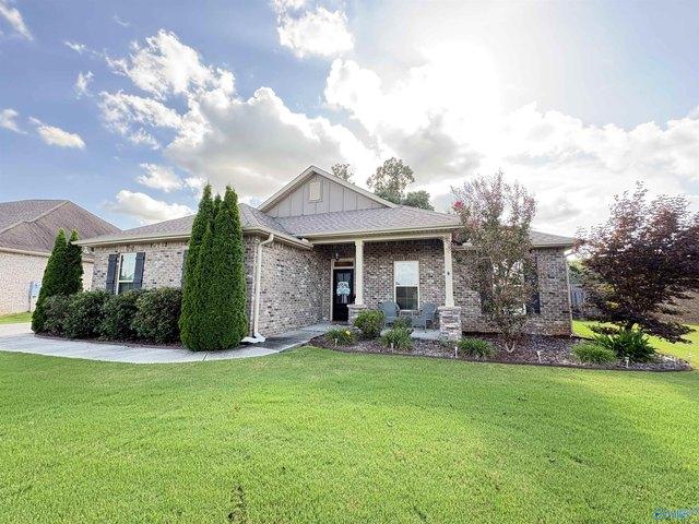 18230 Red Tail St, Athens, AL 35613