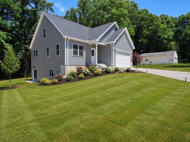 1823 N Sutton Rd, Jackson, MI 49202
