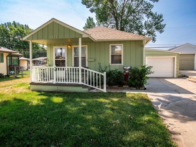 1823 Bateman St, Hastings, NE 68901
