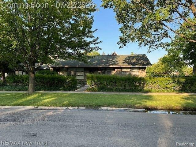 1823 Bradford Rd, Birmingham, MI 48009