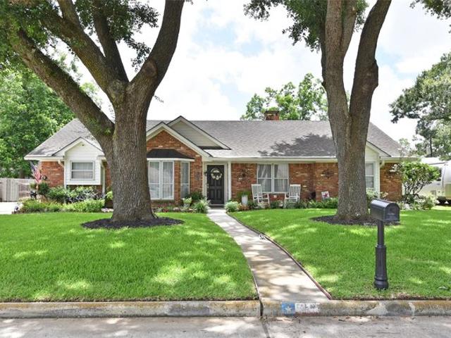 1823 Laurel Oaks Dr, Richmond, TX 77469