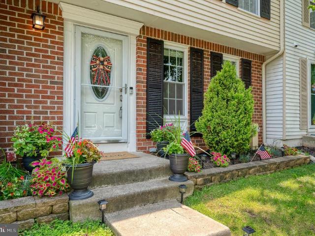 1823 Queen Anne Square