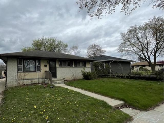1823 W Aspen St, Milwaukee, WI 53221