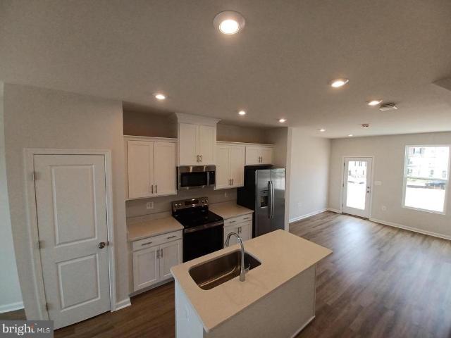 182 Coolidge Ave