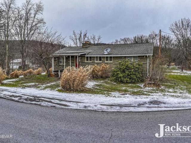 182 Baer St, Jersey Shore, PA 17740