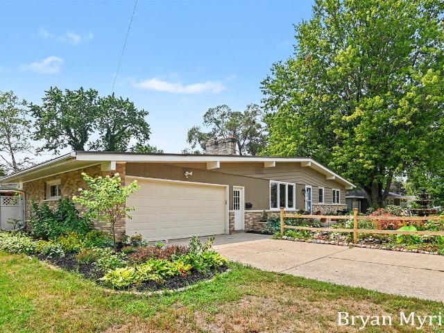 182 E 25th Street