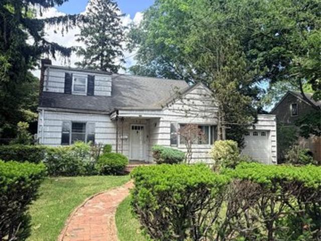 182 E Rockaway Rd, Hewlett, NY 11557