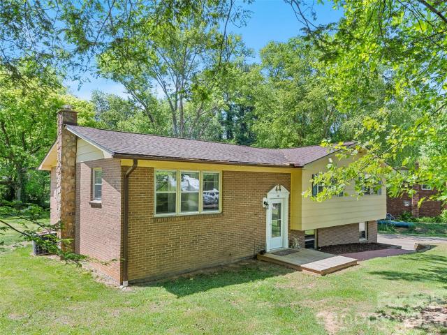 182 Fairway Hills Drive