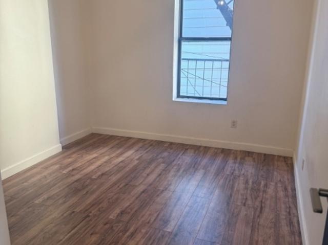 182 Ferry St # 2B