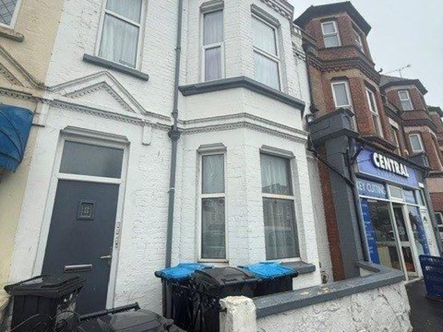 Bournemouth BH8, 2 bed flat to rent, £1,200 pcm | PrimeLocation