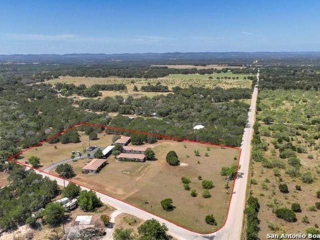 182 Joiner Dr, Bandera, TX 78003