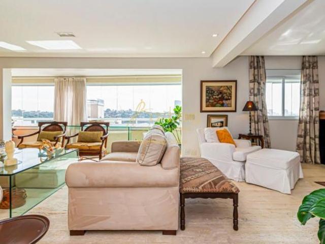 182 m² com terraço gourmet, vista livre e condomínio clube em terreno de 5.000 m²