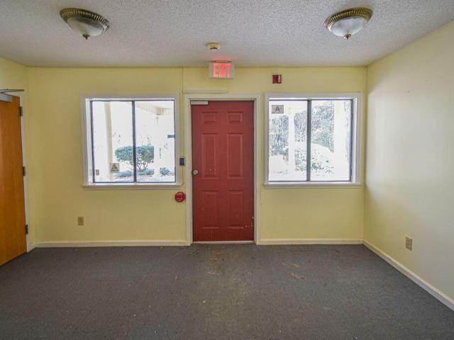 182 Roberts Street W