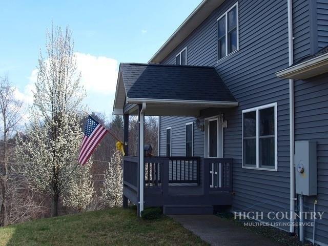 182 River Hills Rd, Lansing, NC 28643