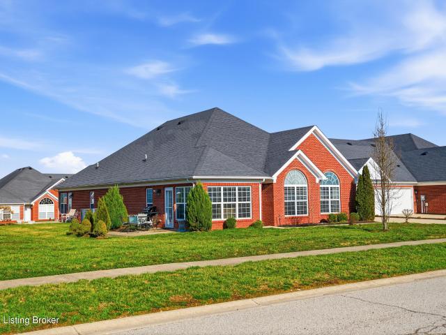 182 W Woodlake Cir