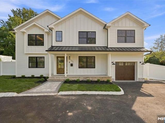 182 W Grand Ave, Park Ridge, NJ 07656