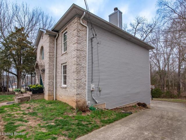 182 Woodview Dr