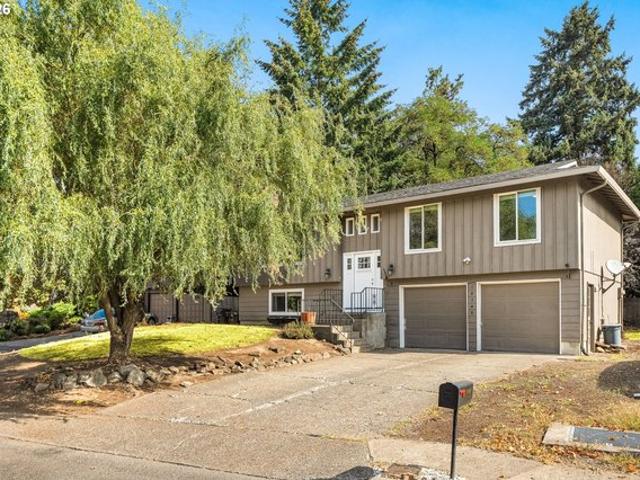 18340 Chris Ct, Gladstone, OR 97027