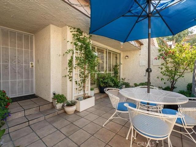 18340 Collins St Unit D, Tarzana, CA 91356
