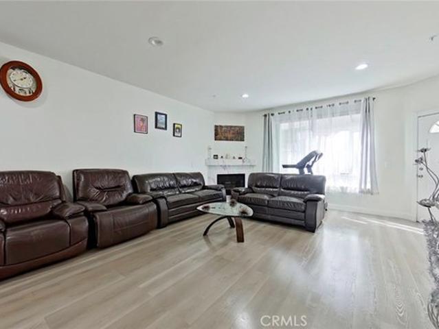 18347 Saticoy St Unit 6, Reseda, CA 91335