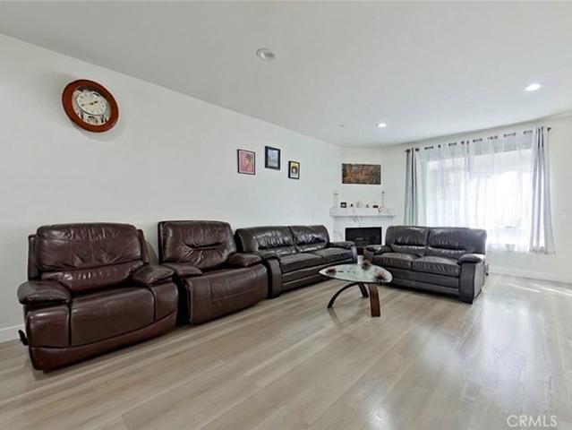18347 Saticoy St Unit 6, Reseda, CA 91335