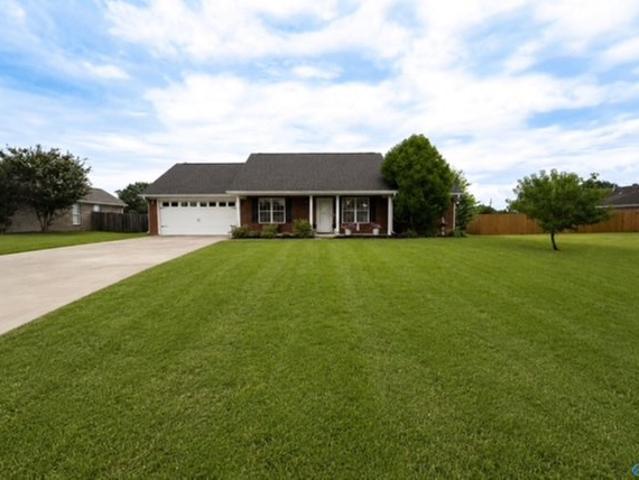 18344 Foxford Ln, Athens, AL 35613