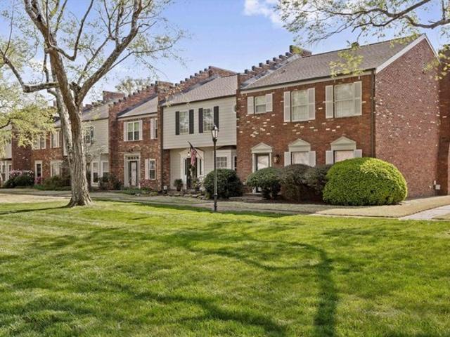 1834 Hunters Creek Dr, Germantown, TN 38138