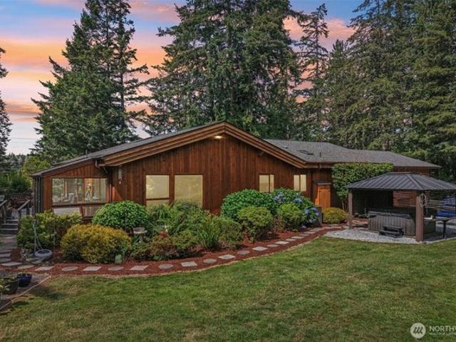 1834 Lake Dr, Camano Island, WA 98282