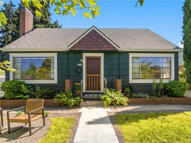 1834 SE Ellis St, Portland, OR 97202