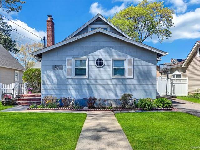 1834 Twain St, Baldwin, NY 11510