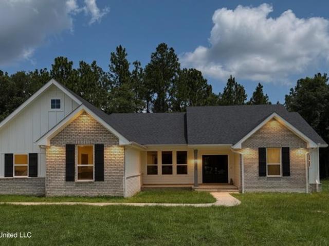 18350 N Fairway View Dr, Biloxi, MS 39532