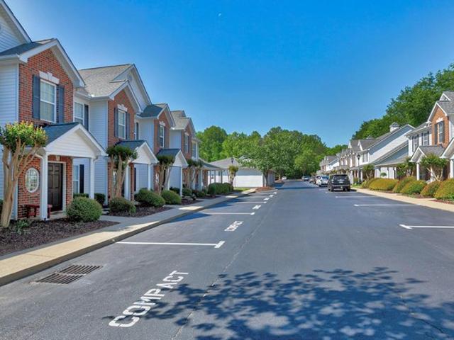 1835 Birmingham Dr, Hillsborough, NC 27278