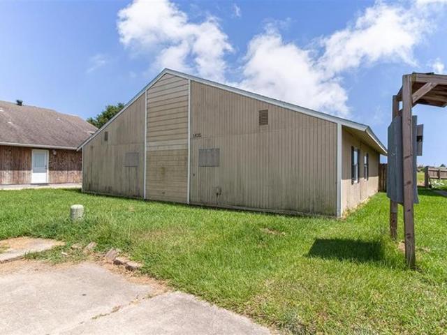 1835 Fox Run Dr, Lake Charles, LA 70605