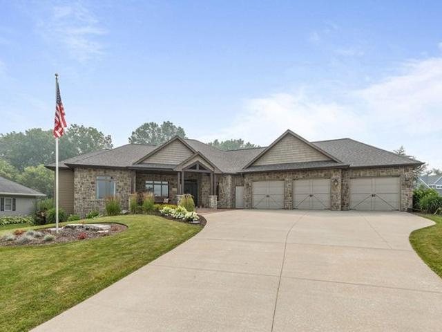 1835 Presidential Dr, Neenah, WI 54956