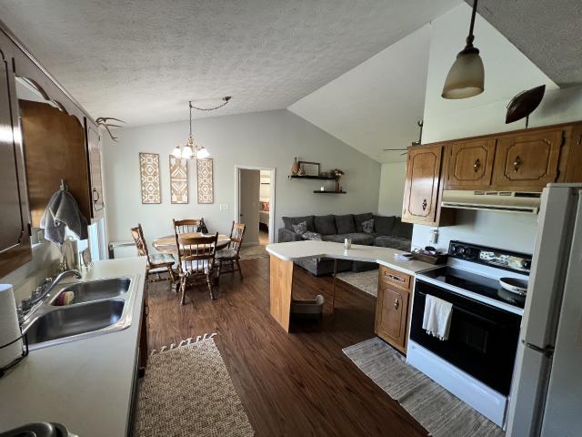 1835 Rogers Ln