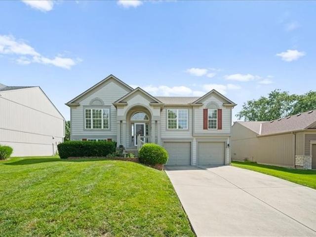 1835 W Concord Dr, Olathe, KS 66061