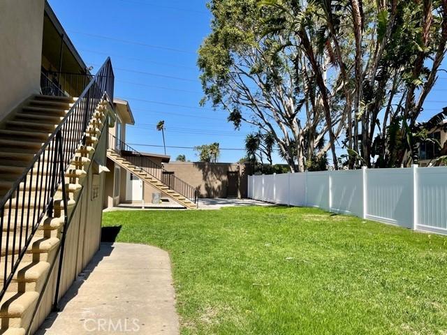 1835 W Crestwood 1