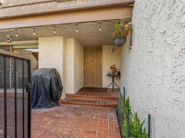 18360 Collins St, Unit L, Tarzana, CA 91356 | MLS #V1 33117VC | Compass