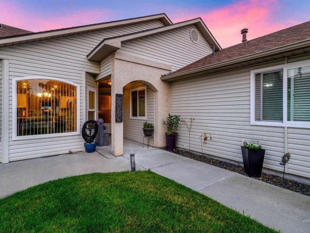 1836 N Buena Vista