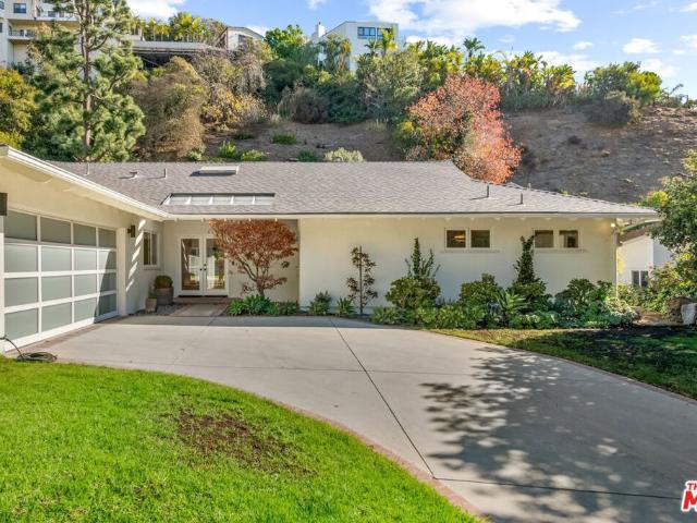1836 N Doheny Drive