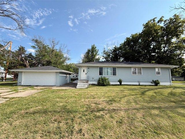 1836 Curtis Ave, Chariton, IA 50049