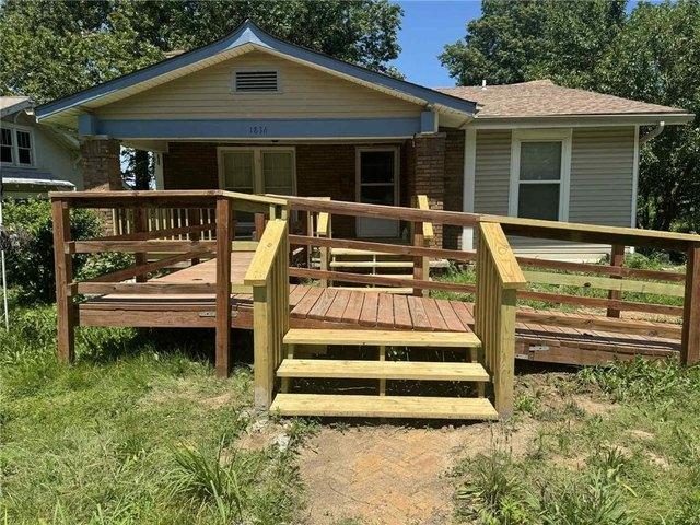 1836 Freeman Ave, Kansas City, KS 66102
