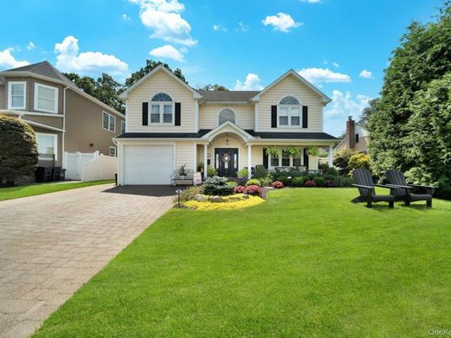 1836 Gardenia Ave, Merrick, NY 11566
