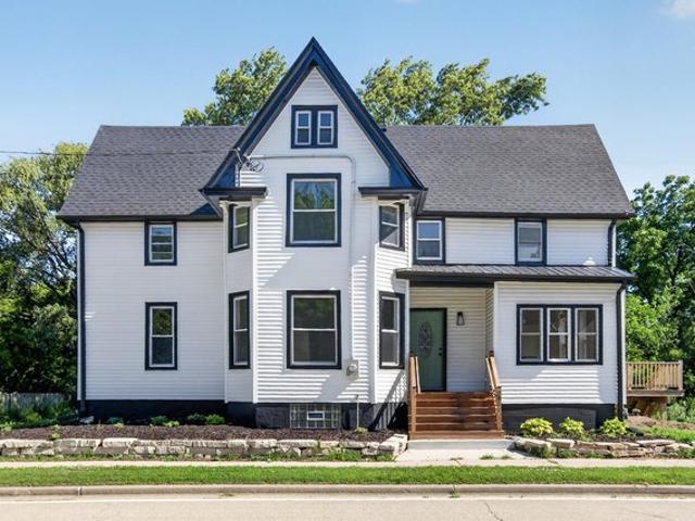 1836 W Mequon Rd, Mequon, WI 53092