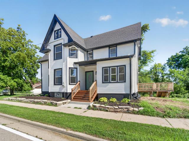 1836 W Mequon Rd