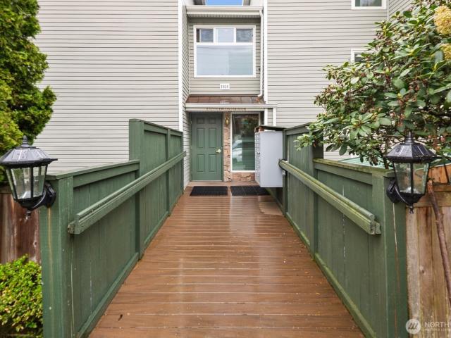 1836 25th Ave, Unit 204, Seattle, WA 98122 | MLS #2507 | Compass